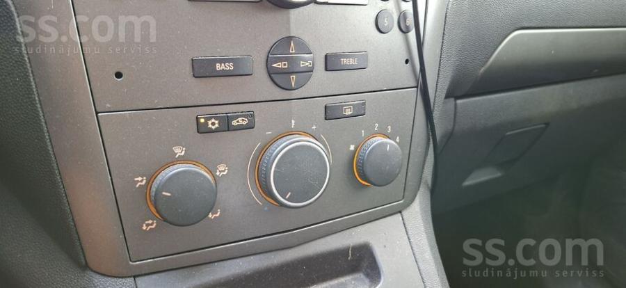 Grey Opel Zafira 2006 in Daugavpils, with an engine capacity of 1.90 L and mileage of 355 thousand km for 1450 €, photo 18 on AUTOMOTO.COM.LV