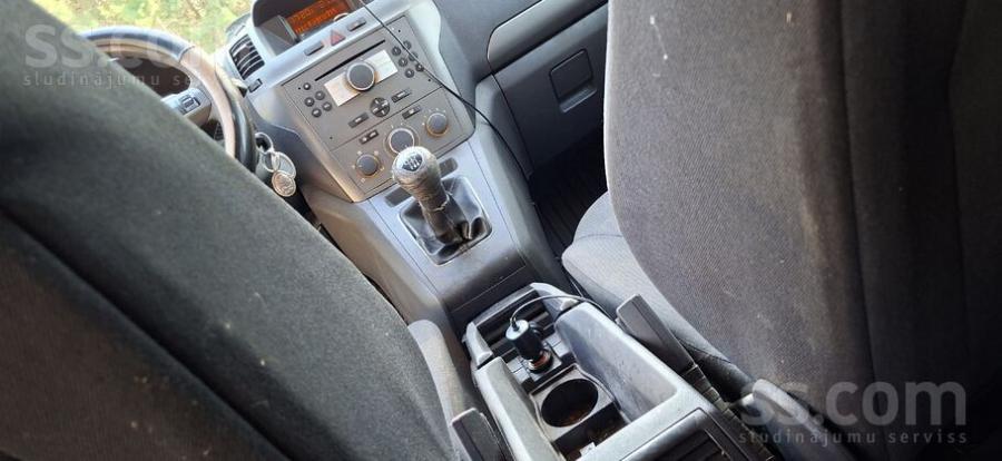 Grey Opel Zafira 2006 in Daugavpils, with an engine capacity of 1.90 L and mileage of 355 thousand km for 1450 €, photo 20 on AUTOMOTO.COM.LV