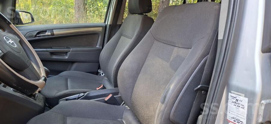 Grey Opel Zafira 2006 in Daugavpils, with an engine capacity of 1.90 L and mileage of 355 thousand km for 1450 €, photo 25 on AUTOMOTO.COM.LV