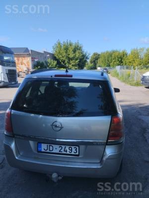 Grey Opel Zafira 2006 in Riga, with an engine capacity of 1.90 L and mileage of 266 thousand km for 550 €, photo 3 on AUTOMOTO.COM.LV