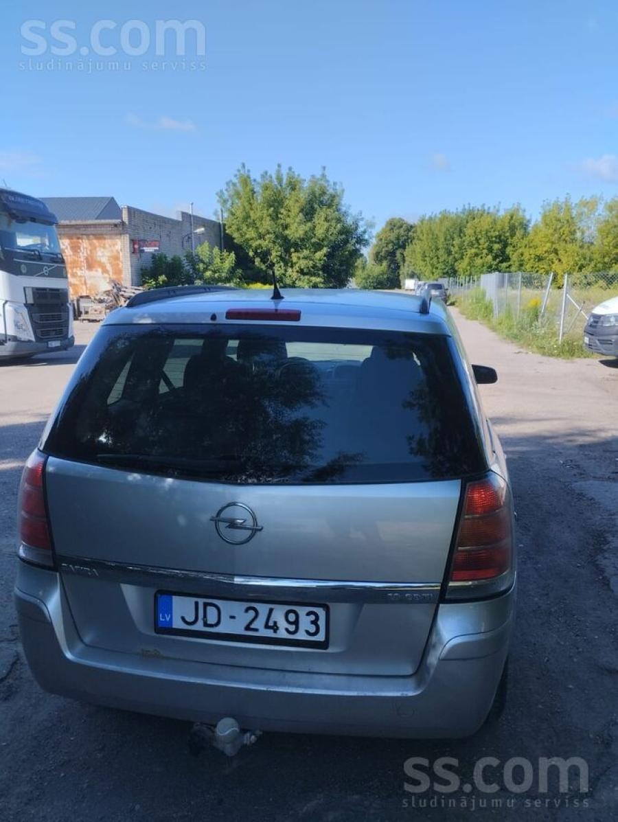 Grey Opel Zafira 2006 in Riga, with an engine capacity of 1.90 L and mileage of 266 thousand km for 550 €, photo 3 on AUTOMOTO.COM.LV