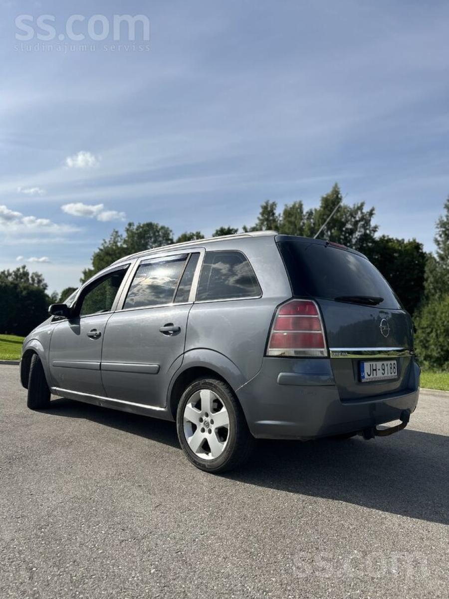 Pelēks Opel Zafira 2006 Cēsis, ar dzinēja tilpumu 1.90 L un nobraukumu 374 tūkst. km par 1150 €, foto 5 vietnē AUTOMOTO.COM.LV