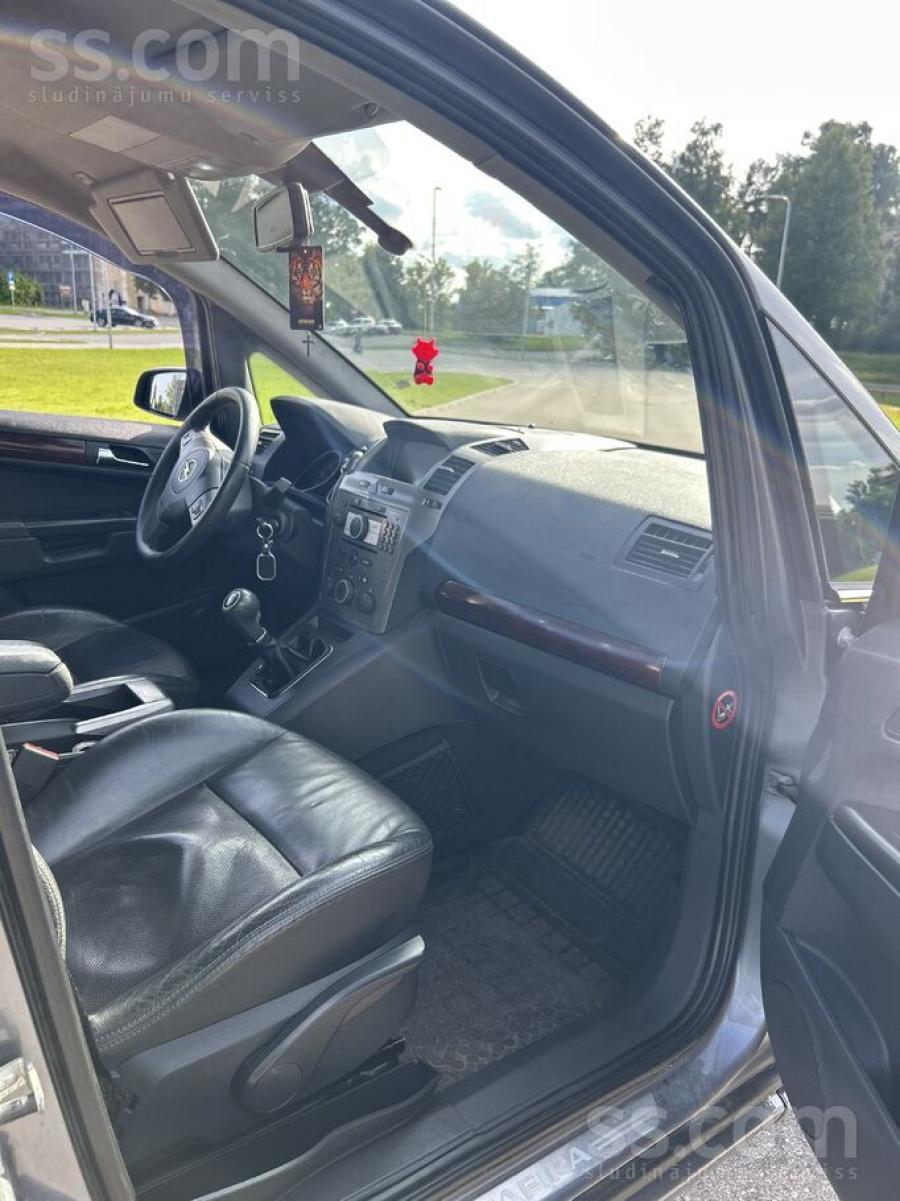 Pelēks Opel Zafira 2006 Cēsis, ar dzinēja tilpumu 1.90 L un nobraukumu 374 tūkst. km par 1150 €, foto 8 vietnē AUTOMOTO.COM.LV