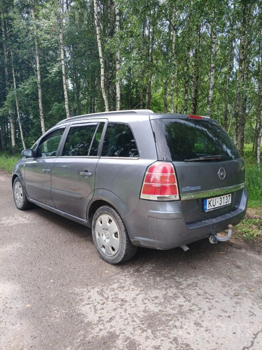 Pelēks Opel Zafira 2006 Jēkabpils, ar dzinēja tilpumu 1.90 L un nobraukumu 244 tūkst. km par 1400 €, foto 3 vietnē AUTOMOTO.COM.LV