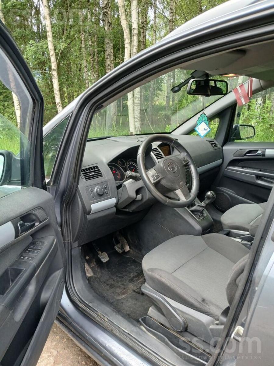 Pelēks Opel Zafira 2006 Jēkabpils, ar dzinēja tilpumu 1.90 L un nobraukumu 244 tūkst. km par 1400 €, foto 4 vietnē AUTOMOTO.COM.LV