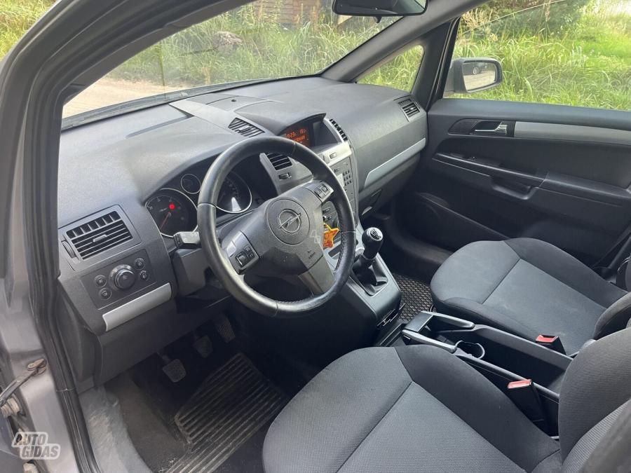 Grey Opel Zafira 2006 in Ignalina, with an engine capacity of 1.90 L and mileage of 335 thousand km for 950 €, photo 6 on AUTOMOTO.COM.LV