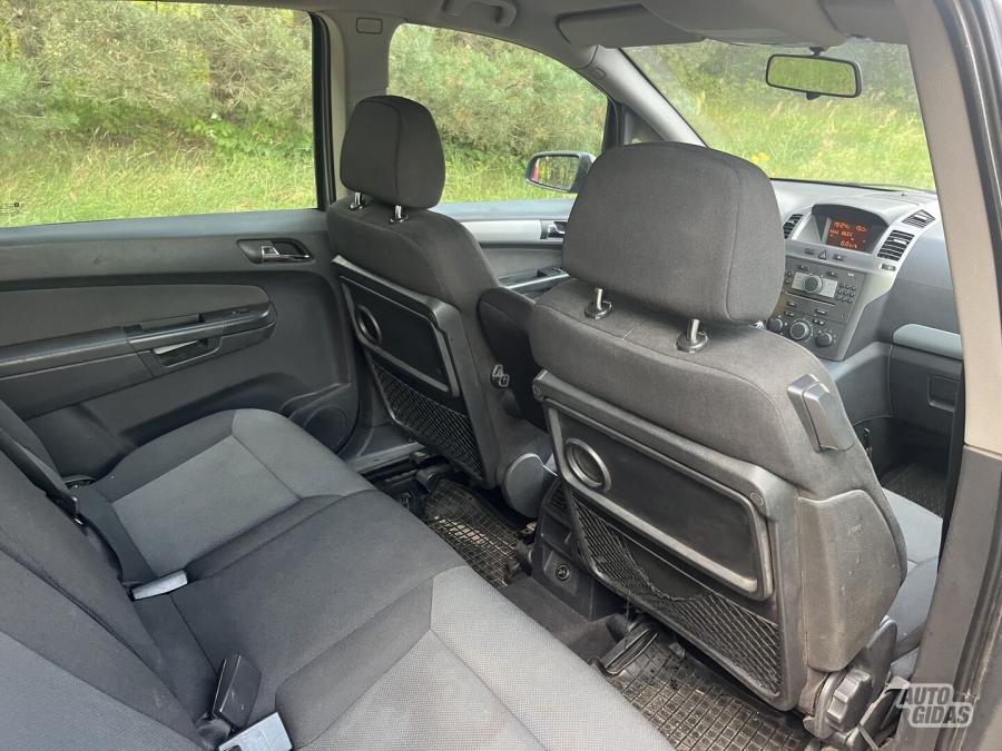Grey Opel Zafira 2006 in Ignalina, with an engine capacity of 1.90 L and mileage of 335 thousand km for 950 €, photo 8 on AUTOMOTO.COM.LV