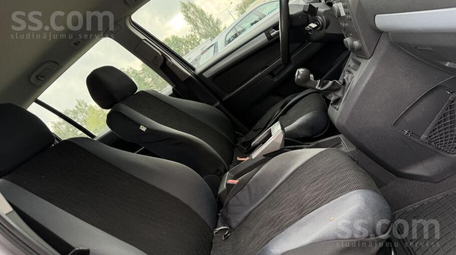 Grey Opel Zafira 2006 in Riga, with an engine capacity of 2.00 L and mileage of 327 thousand km for 1450 €, photo 11 on AUTOMOTO.COM.LV
