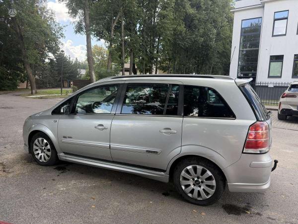Grey Opel Zafira 2006 in Kaunas, with an engine capacity of 1.91 L and mileage of 260 thousand km for 1850 €, photo 9 on AUTOMOTO.COM.LV