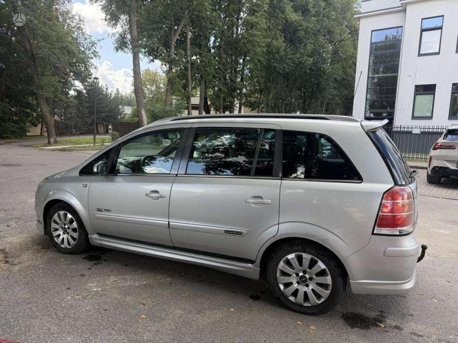 Pelēks Opel Zafira 2006 Kauņa, ar dzinēja tilpumu 1.91 L un nobraukumu 260 tūkst. km par 1850 €, foto 9 vietnē AUTOMOTO.COM.LV