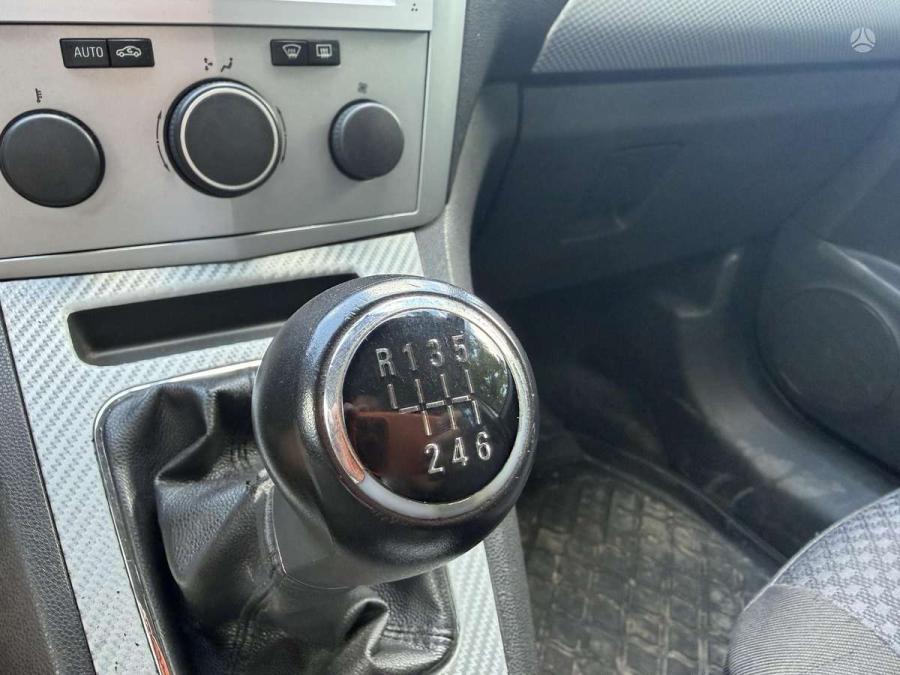 Pelēks Opel Zafira 2006 Kauņa, ar dzinēja tilpumu 1.91 L un nobraukumu 260 tūkst. km par 1850 €, foto 18 vietnē AUTOMOTO.COM.LV