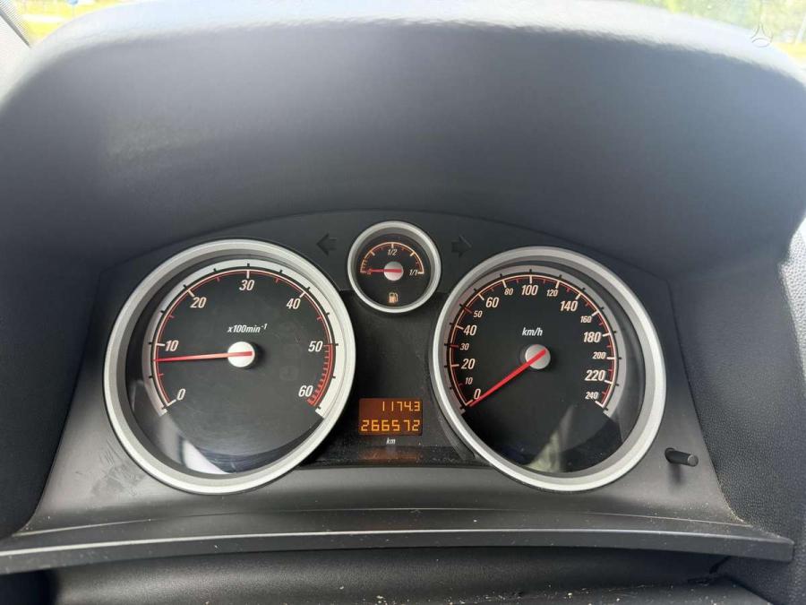 Pelēks Opel Zafira 2006 Kauņa, ar dzinēja tilpumu 1.91 L un nobraukumu 260 tūkst. km par 1850 €, foto 19 vietnē AUTOMOTO.COM.LV