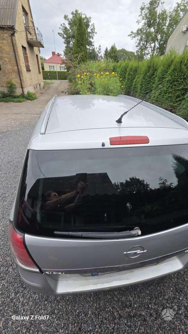Grey Opel Zafira 2006 in Siauliai, with an engine capacity of 1.91 L and mileage of 338 thousand km for 1200 €, photo 1 on AUTOMOTO.COM.LV