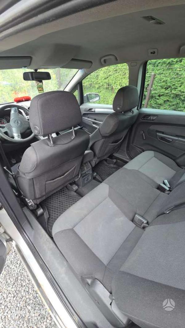 Grey Opel Zafira 2006 in Siauliai, with an engine capacity of 1.91 L and mileage of 338 thousand km for 1200 €, photo 6 on AUTOMOTO.COM.LV