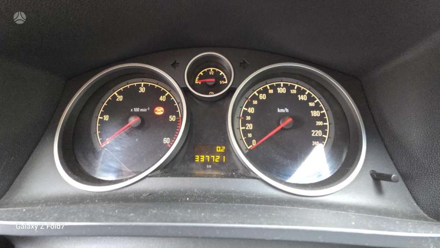 Pelēks Opel Zafira 2006 Šauļi, ar dzinēja tilpumu 1.91 L un nobraukumu 338 tūkst. km par 1200 €, foto 7 vietnē AUTOMOTO.COM.LV