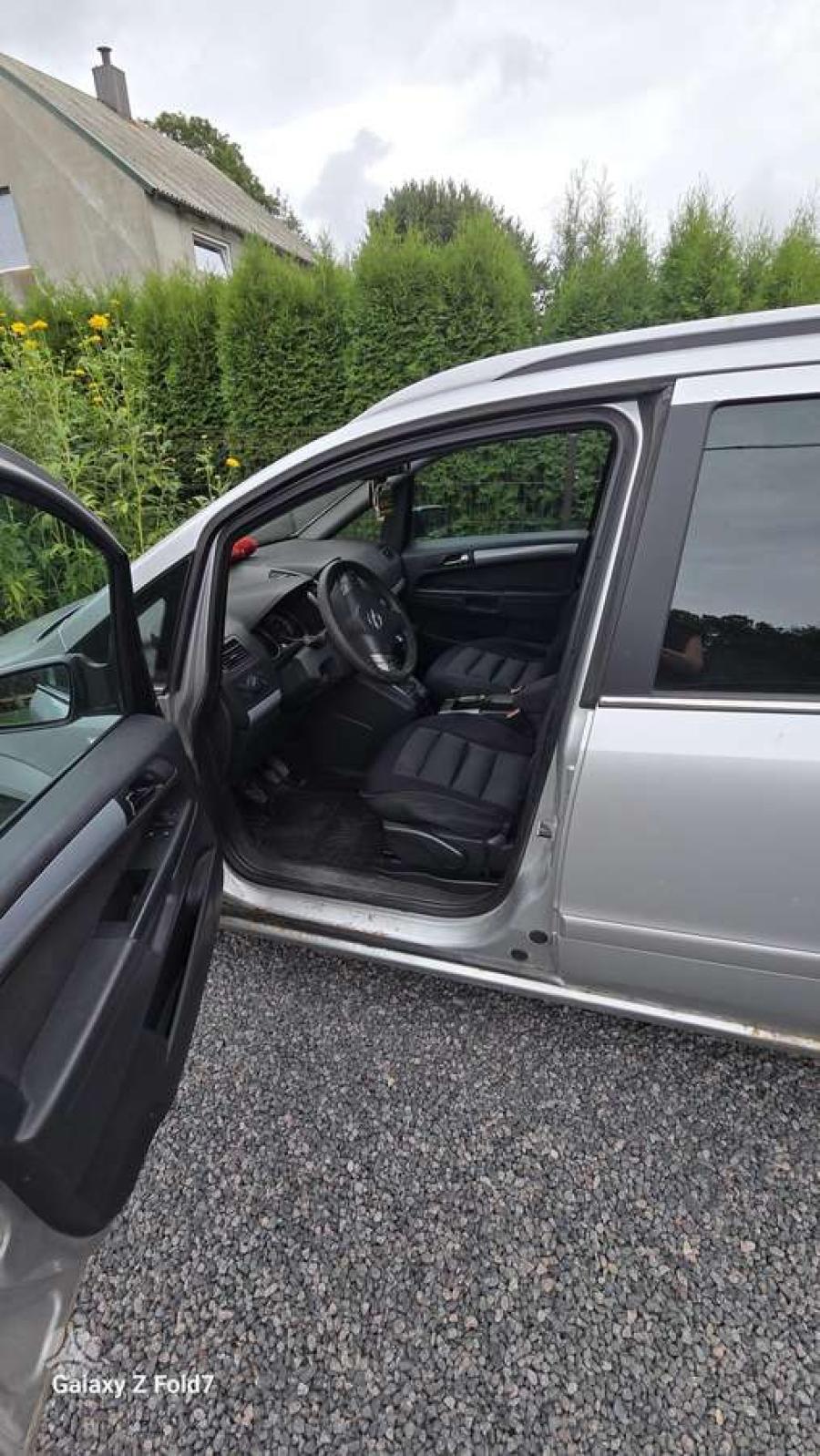 Pelēks Opel Zafira 2006 Šauļi, ar dzinēja tilpumu 1.91 L un nobraukumu 338 tūkst. km par 1200 €, foto 8 vietnē AUTOMOTO.COM.LV
