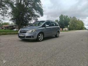 Pelēks Opel Zafira 2006 Alīta, ar dzinēja tilpumu 1.91 L un nobraukumu 346 tūkst. km par 2000 €, foto  vietnē AUTOMOTO.COM.LV