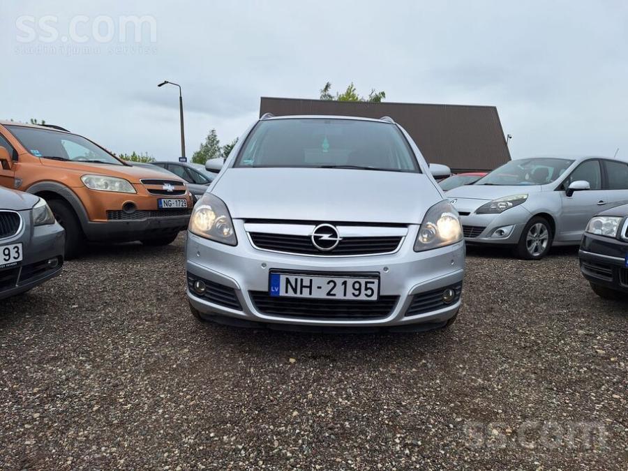 Pelēks Opel Zafira 2006 Daugavpils, ar dzinēja tilpumu 2.20 L un nobraukumu 0 tūkst. km par 3900 €, foto 3 vietnē AUTOMOTO.COM.LV
