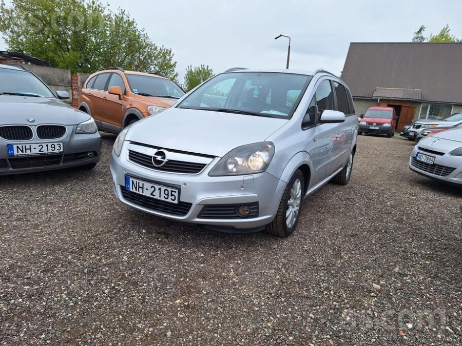 Pelēks Opel Zafira 2006 Daugavpils, ar dzinēja tilpumu 2.20 L un nobraukumu 0 tūkst. km par 3900 €, foto 4 vietnē AUTOMOTO.COM.LV