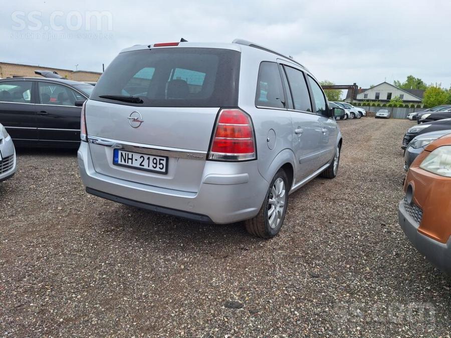 Pelēks Opel Zafira 2006 Daugavpils, ar dzinēja tilpumu 2.20 L un nobraukumu 0 tūkst. km par 3900 €, foto 7 vietnē AUTOMOTO.COM.LV