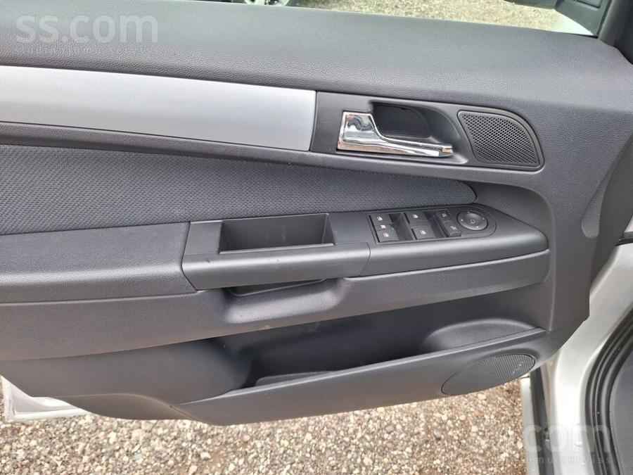 Pelēks Opel Zafira 2006 Daugavpils, ar dzinēja tilpumu 2.20 L un nobraukumu 0 tūkst. km par 3900 €, foto 9 vietnē AUTOMOTO.COM.LV