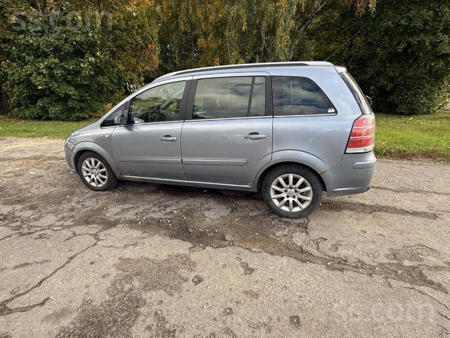 Pelēks Opel Zafira 2006 Rīga, ar dzinēja tilpumu 2.00 L un nobraukumu 314 tūkst. km par 1400 €, foto 1 vietnē AUTOMOTO.COM.LV