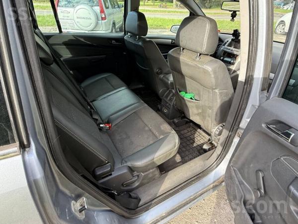 Pelēks Opel Zafira 2006 Rīga, ar dzinēja tilpumu 2.00 L un nobraukumu 314 tūkst. km par 1400 €, foto 8 vietnē AUTOMOTO.COM.LV
