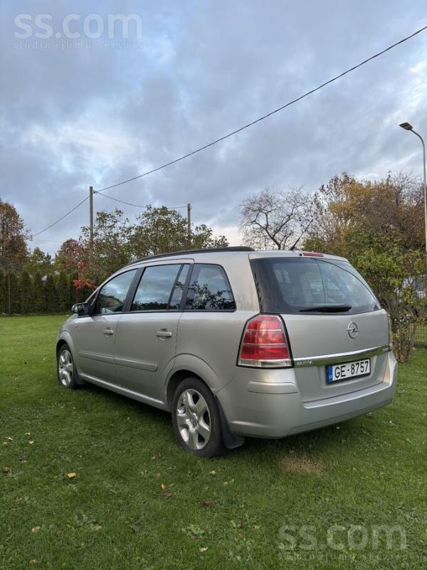 Pelēks Opel Zafira 2006 Rīga, ar dzinēja tilpumu 1.90 L un nobraukumu 127 tūkst. km par 2200 €, foto 4 vietnē AUTOMOTO.COM.LV