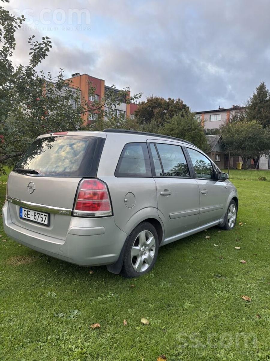 Grey Opel Zafira 2006 in Riga, with an engine capacity of 1.90 L and mileage of 127 thousand km for 2200 €, photo 5 on AUTOMOTO.COM.LV