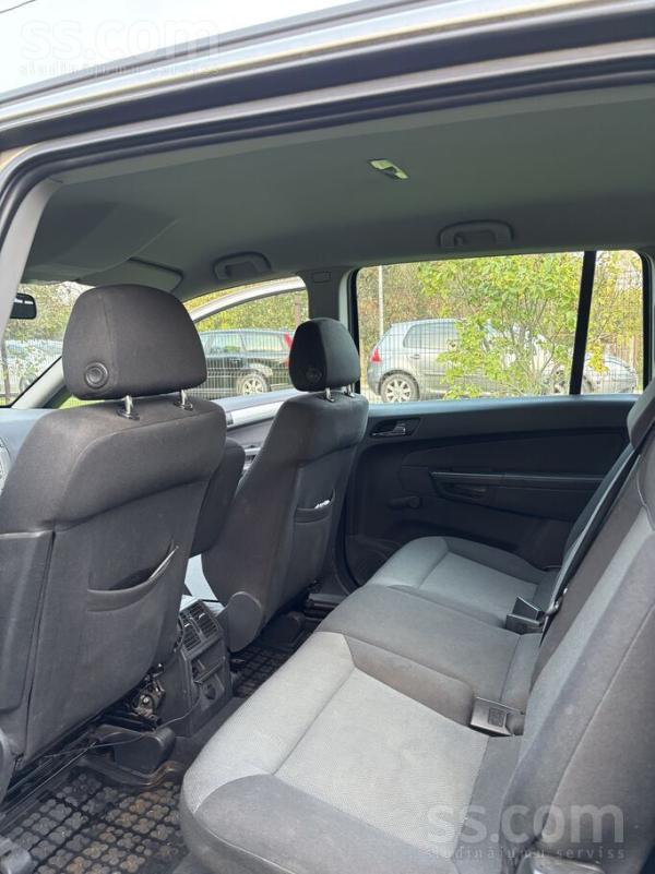 Pelēks Opel Zafira 2006 Rīga, ar dzinēja tilpumu 1.90 L un nobraukumu 127 tūkst. km par 2200 €, foto 7 vietnē AUTOMOTO.COM.LV