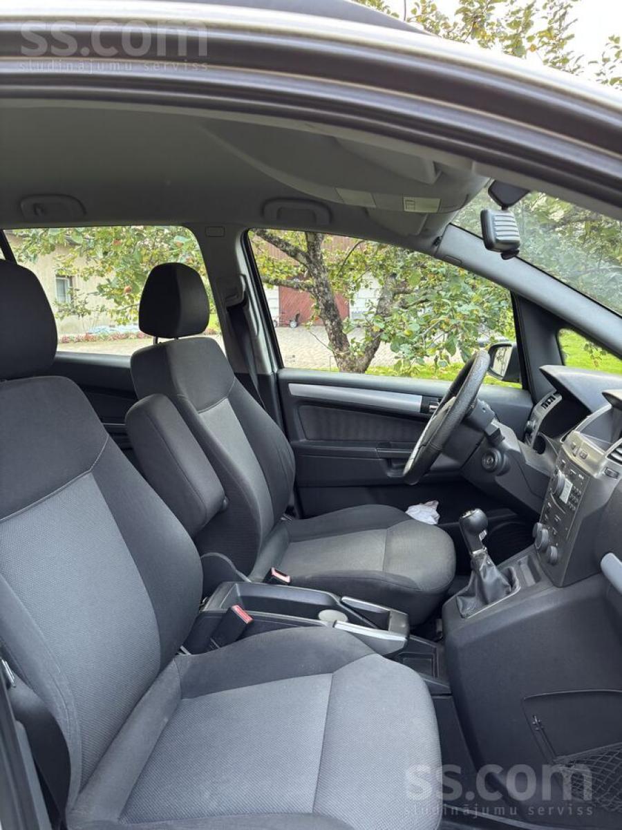 Grey Opel Zafira 2006 in Riga, with an engine capacity of 1.90 L and mileage of 127 thousand km for 2200 €, photo 9 on AUTOMOTO.COM.LV