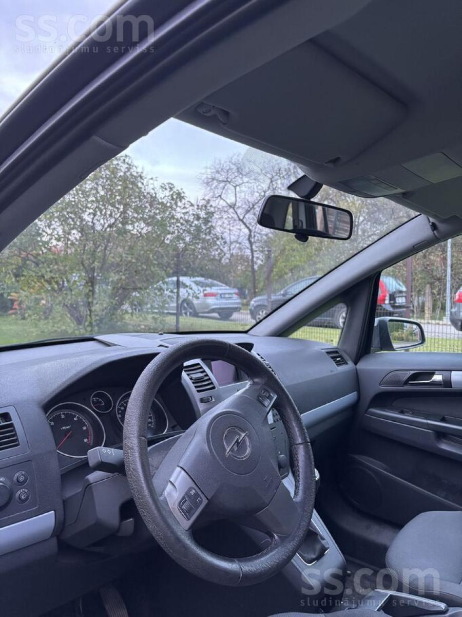 Grey Opel Zafira 2006 in Riga, with an engine capacity of 1.90 L and mileage of 127 thousand km for 2200 €, photo 10 on AUTOMOTO.COM.LV
