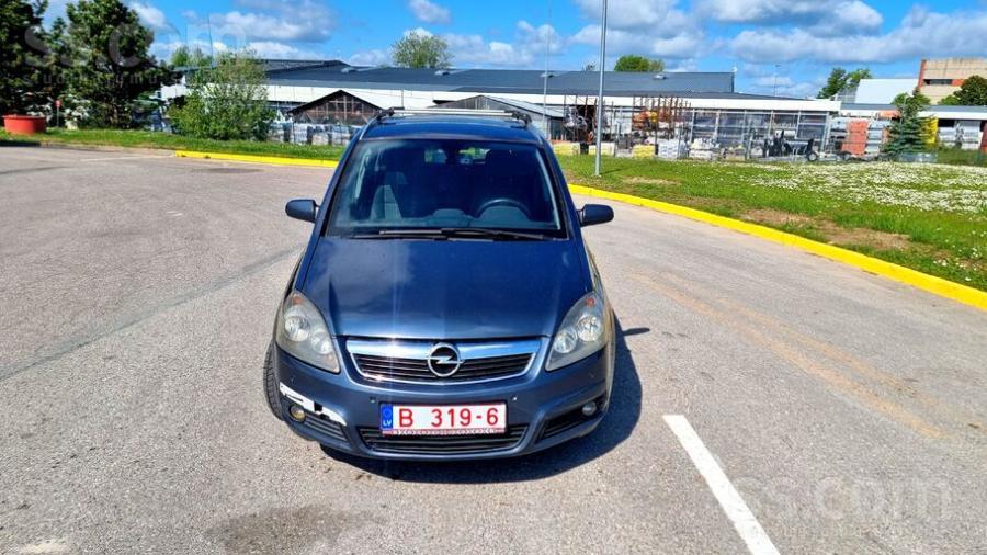 Grey Opel Zafira 2007 in Cesis, with an engine capacity of 1.90 L and mileage of 394 thousand km for 1250 €, photo 2 on AUTOMOTO.COM.LV