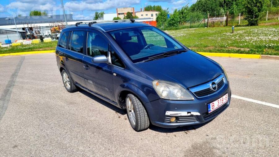 Grey Opel Zafira 2007 in Cesis, with an engine capacity of 1.90 L and mileage of 394 thousand km for 1250 €, photo 3 on AUTOMOTO.COM.LV