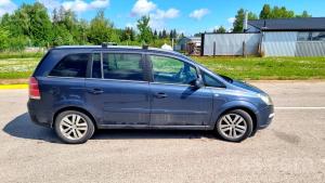 Grey Opel Zafira 2007 in Cesis, with an engine capacity of 1.90 L and mileage of 394 thousand km for 1250 €, photo 4 on AUTOMOTO.COM.LV