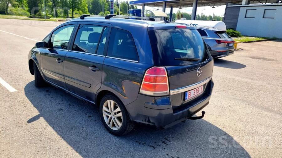 Grey Opel Zafira 2007 in Cesis, with an engine capacity of 1.90 L and mileage of 394 thousand km for 1250 €, photo 7 on AUTOMOTO.COM.LV