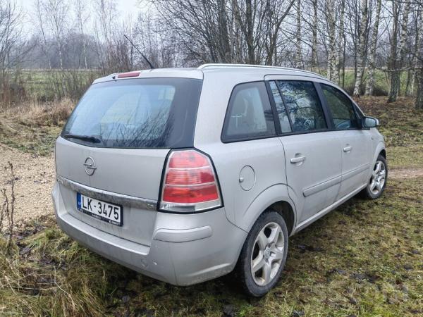Pelēks Opel Zafira 2007 Cēsis, ar dzinēja tilpumu 1.80 L un nobraukumu 364 tūkst. km par 1100 €, foto 3 vietnē AUTOMOTO.COM.LV