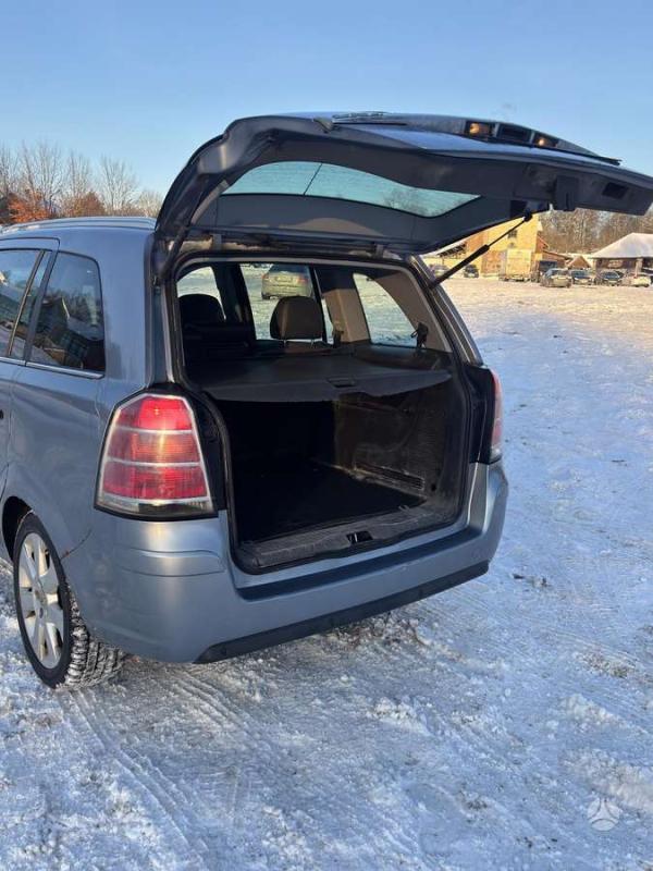 Pelēks Opel Zafira 2007 Viļņa, ar dzinēja tilpumu 1.91 L un nobraukumu 373 tūkst. km par 1200 €, foto 5 vietnē AUTOMOTO.COM.LV