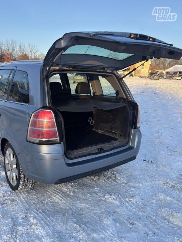 Pelēks Opel Zafira 2007 Viļņa, ar dzinēja tilpumu 1.90 L un nobraukumu 373 tūkst. km par 1200 €, foto 5 vietnē AUTOMOTO.COM.LV