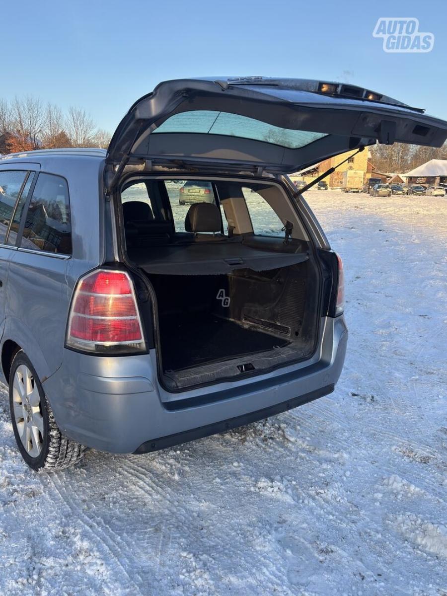 Pelēks Opel Zafira 2007 Viļņa, ar dzinēja tilpumu 1.90 L un nobraukumu 373 tūkst. km par 1200 €, foto 5 vietnē AUTOMOTO.COM.LV