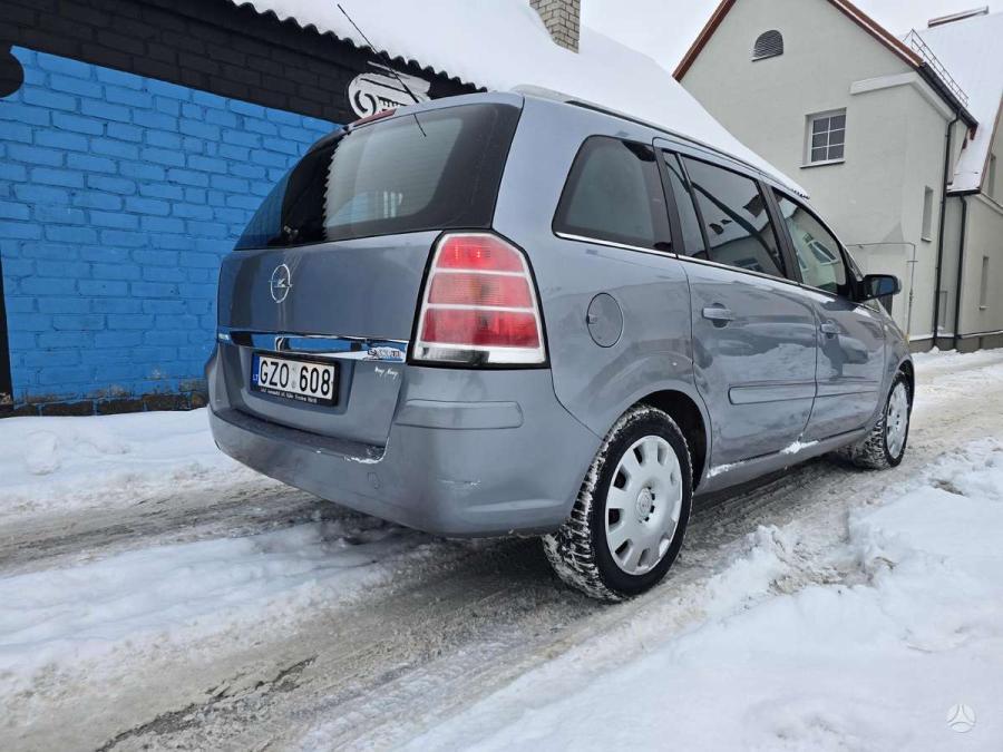 Grey Opel Zafira 2007 in Marijampole, with an engine capacity of 1.91 L and mileage of 245 thousand km for 1400 €, photo 3 on AUTOMOTO.COM.LV