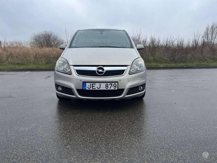 Grey Opel Zafira 2007 in Panevezys, with an engine capacity of 1.90 L and mileage of 229 thousand km for 3100 €, photo 6 on AUTOMOTO.COM.LV