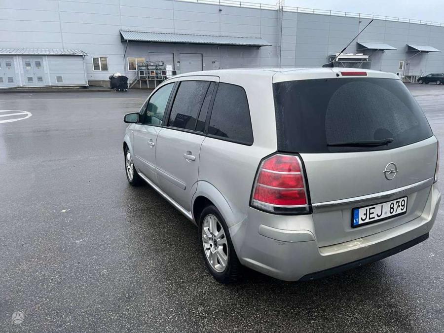 Grey Opel Zafira 2007 in Panevezys, with an engine capacity of 1.90 L and mileage of 229 thousand km for 3100 €, photo 8 on AUTOMOTO.COM.LV