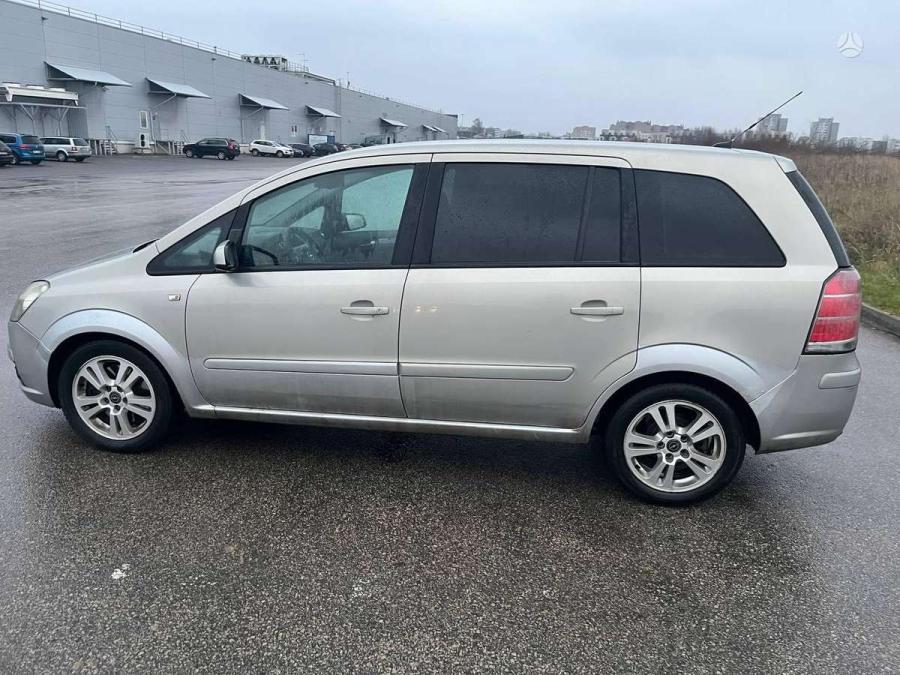Grey Opel Zafira 2007 in Panevezys, with an engine capacity of 1.90 L and mileage of 229 thousand km for 3100 €, photo 9 on AUTOMOTO.COM.LV