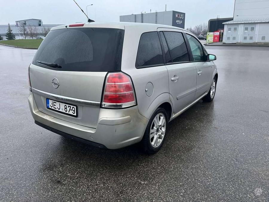 Grey Opel Zafira 2007 in Panevezys, with an engine capacity of 1.90 L and mileage of 229 thousand km for 3100 €, photo 11 on AUTOMOTO.COM.LV