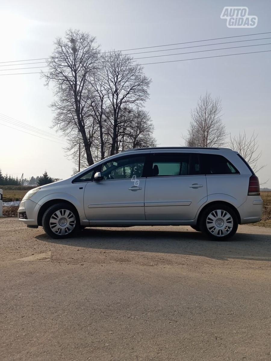 Grey Opel Zafira 2007 in Kazlu Ruda, with an engine capacity of 2.20 L and mileage of 196 thousand km for 1950 €, photo 3 on AUTOMOTO.COM.LV