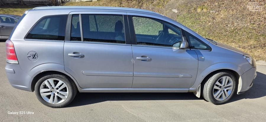 Pelēks Opel Zafira 2007 Šauļi, ar dzinēja tilpumu 1.90 L un nobraukumu 304 tūkst. km par 1600 €, foto 4 vietnē AUTOMOTO.COM.LV