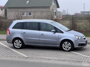 Grey Opel Zafira 2007 in Kretinga, with an engine capacity of 1.90 L and mileage of 335 thousand km for 2999 €, photo 5 on AUTOMOTO.COM.LV