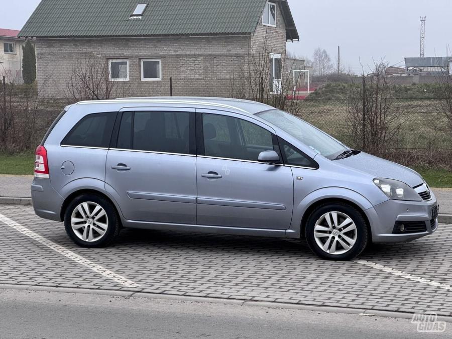 Grey Opel Zafira 2007 in Kretinga, with an engine capacity of 1.90 L and mileage of 335 thousand km for 2999 €, photo 5 on AUTOMOTO.COM.LV
