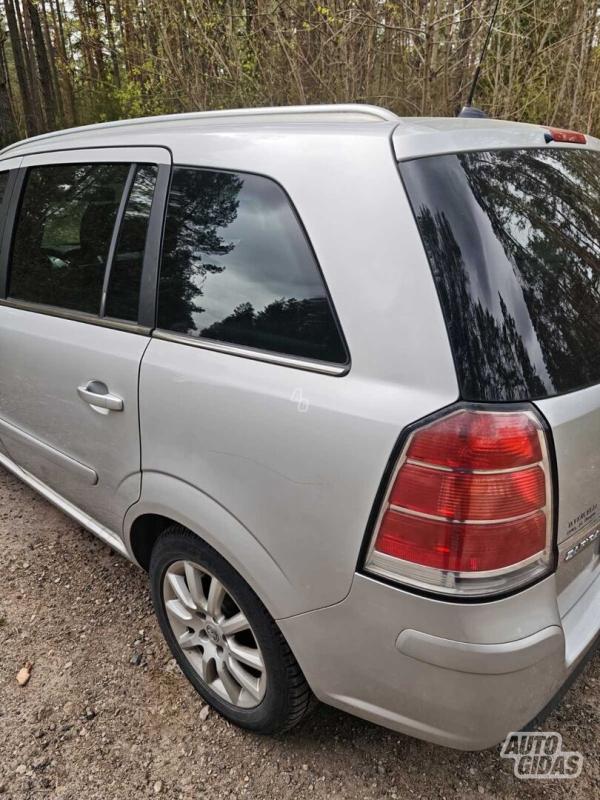 Grey Opel Zafira 2007 in Druskininkai, with an engine capacity of 1.90 L and mileage of 269 thousand km for 1550 €, photo 2 on AUTOMOTO.COM.LV